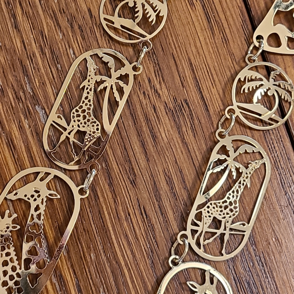 Wild Bryde 90's African Safari Animal Necklace - Gem